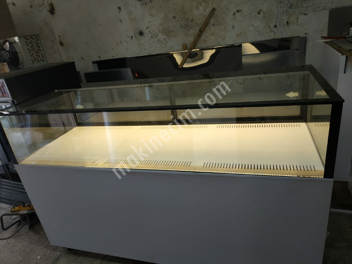 Alt Depolu Tatlı Dolabı / Çikolata Teşhir Vitrini